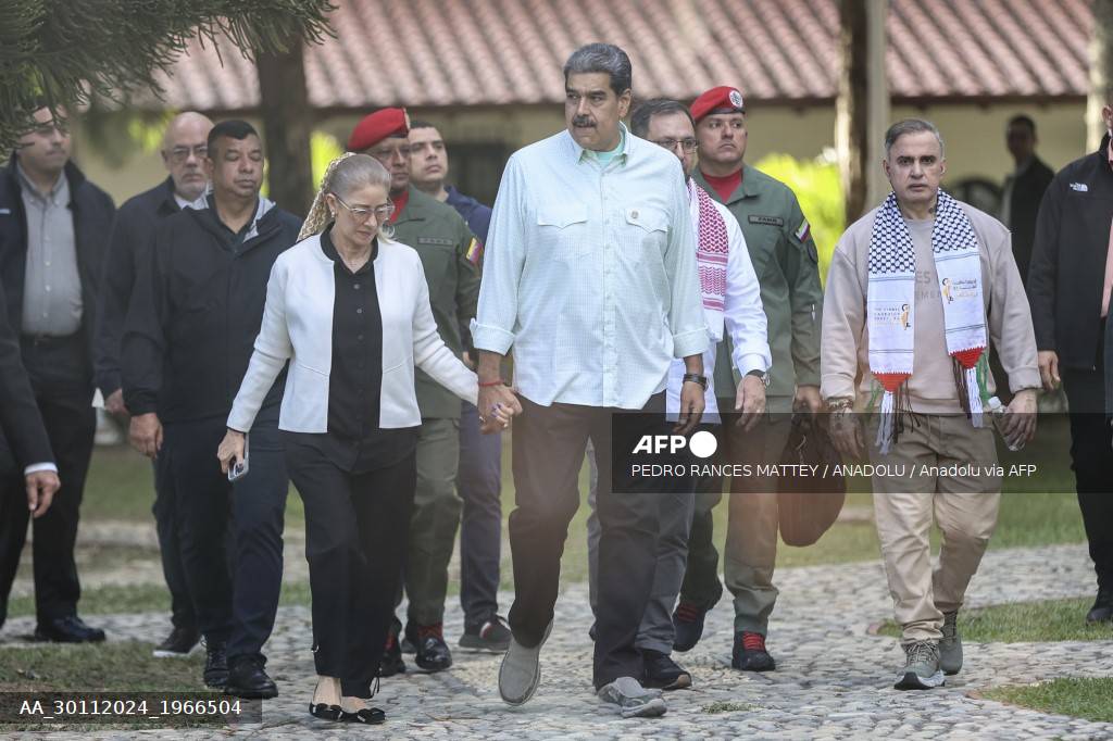 ဗင်နီဇွဲလားသမ္မတ မာဒူရိုနှင့် ၎င်း၏ ဇနီးသည်ကို အမေရိကန်က ဖမ်းဆီးရမိပြီဖ ...