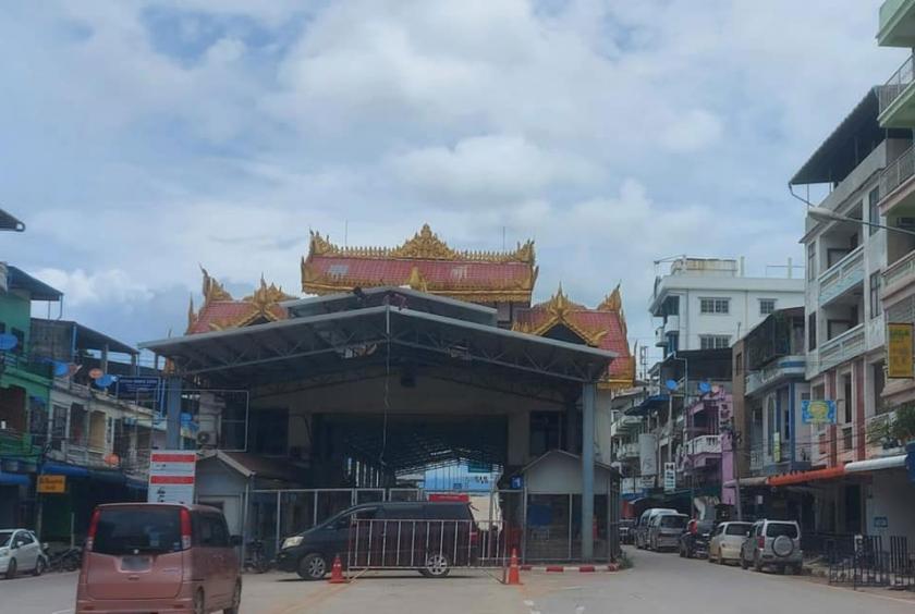 မြန်မာ ထိုင်း အမှတ် ၁ တံတား မြဝတီ တွင် လုံခြုံးတာဝန်ထမ်း ဆောင် နေ
